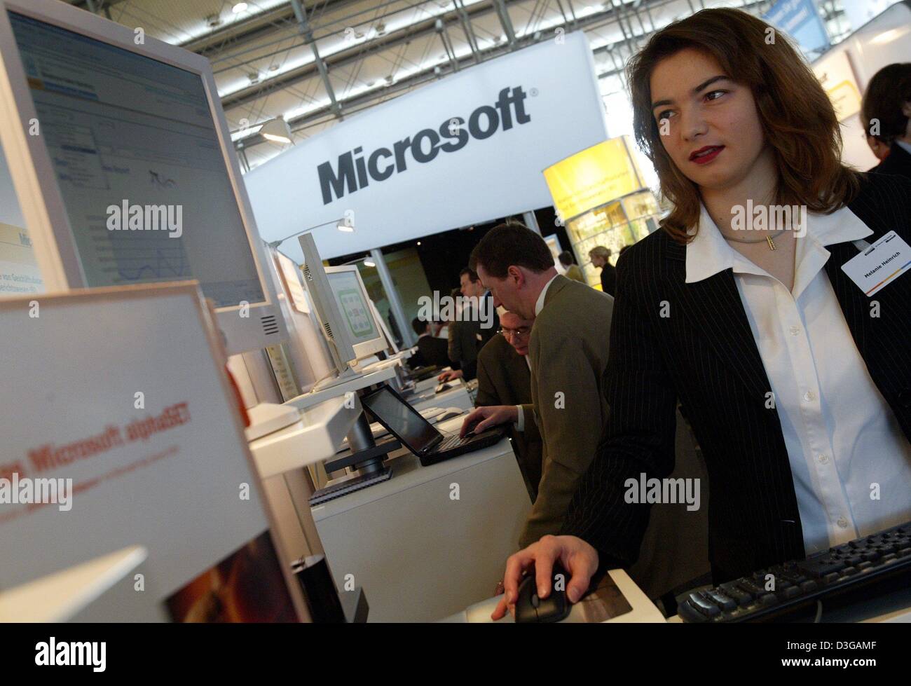 Microsoft stand hi-res stock photography and images - Alamy