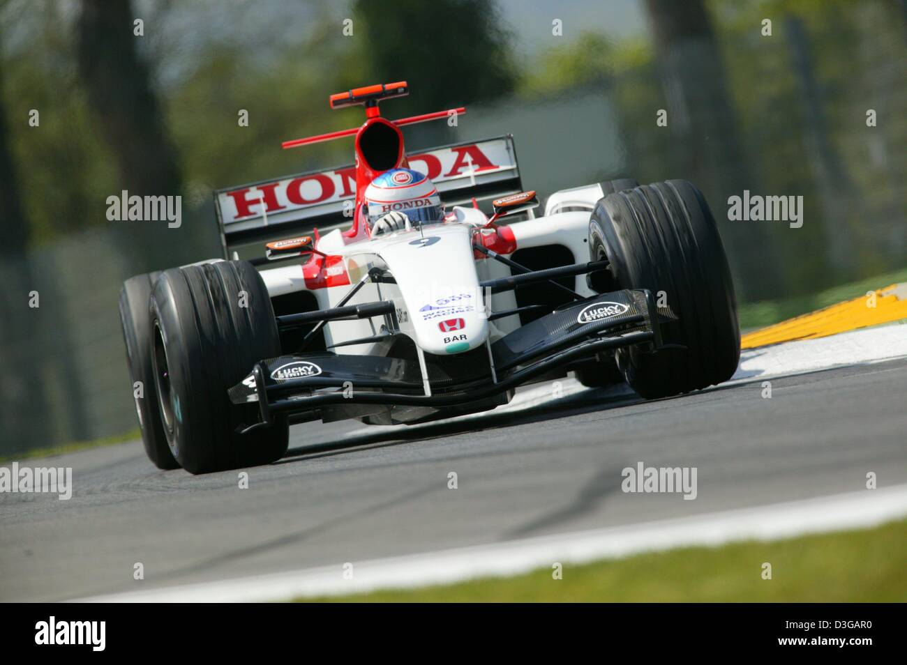 (dpa) - English Formula One pilot Jenson Button races during the 2004 ...