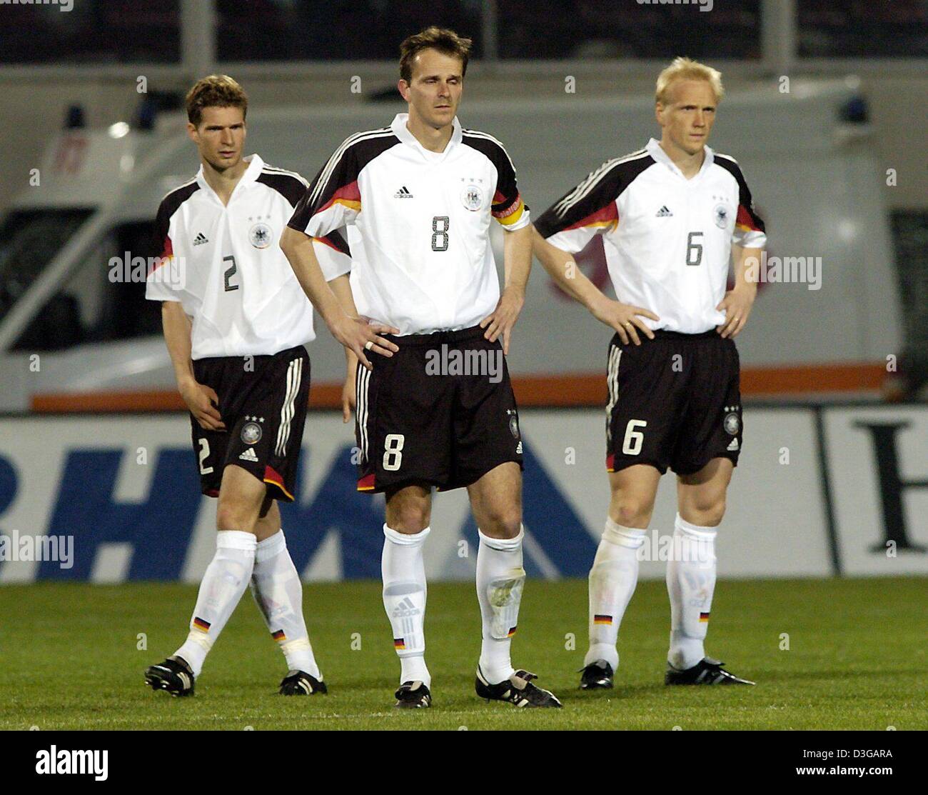 (dpa) - German players (from L:) Arne Friedrich, Dietmar Hamann and ...