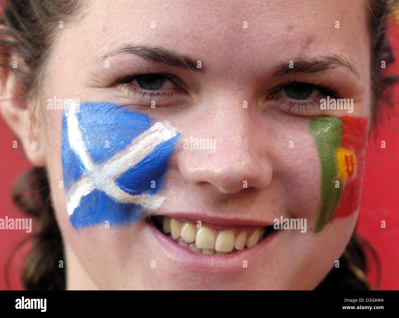Dpa female portuguese soccer fan hi-res stock photography and images ...