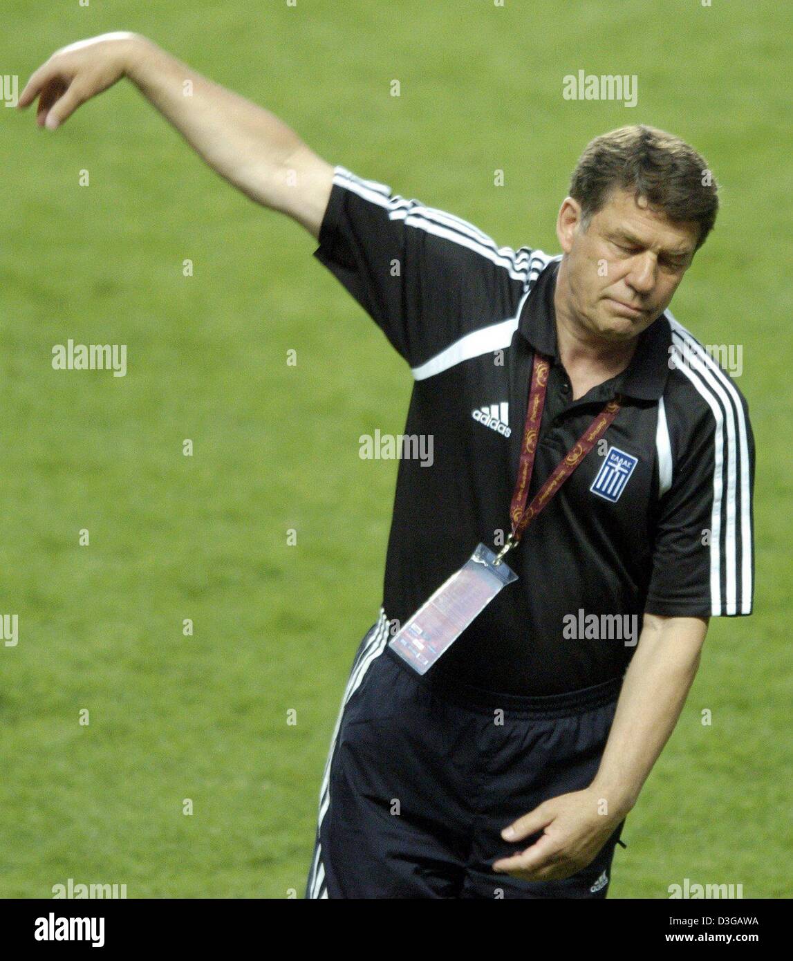 Soccer coach otto rehhagel hi-res stock photography and images - Alamy