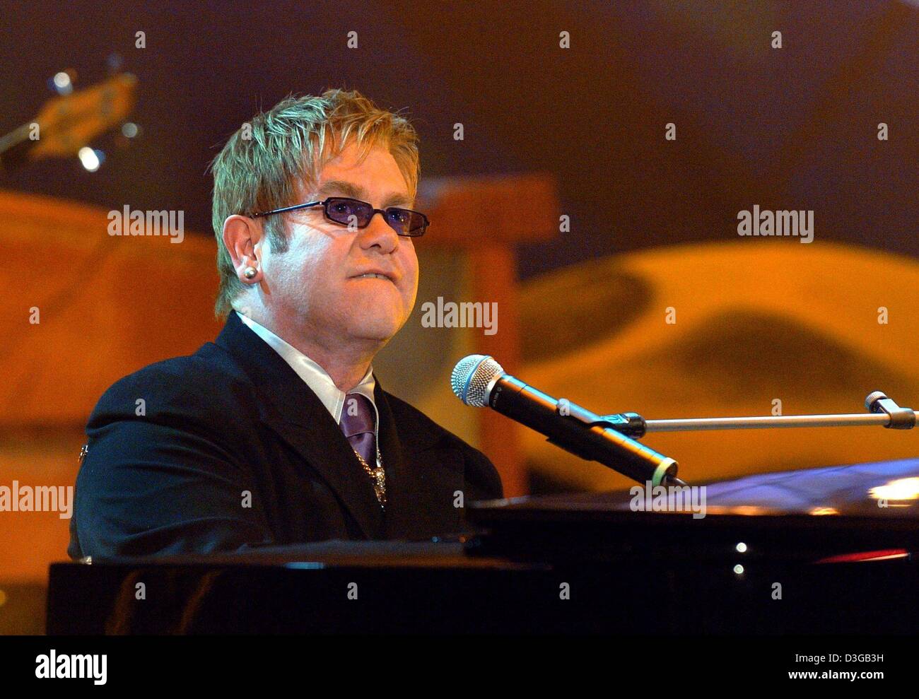 (dpa) - British singer Elton John performs during the German television ...