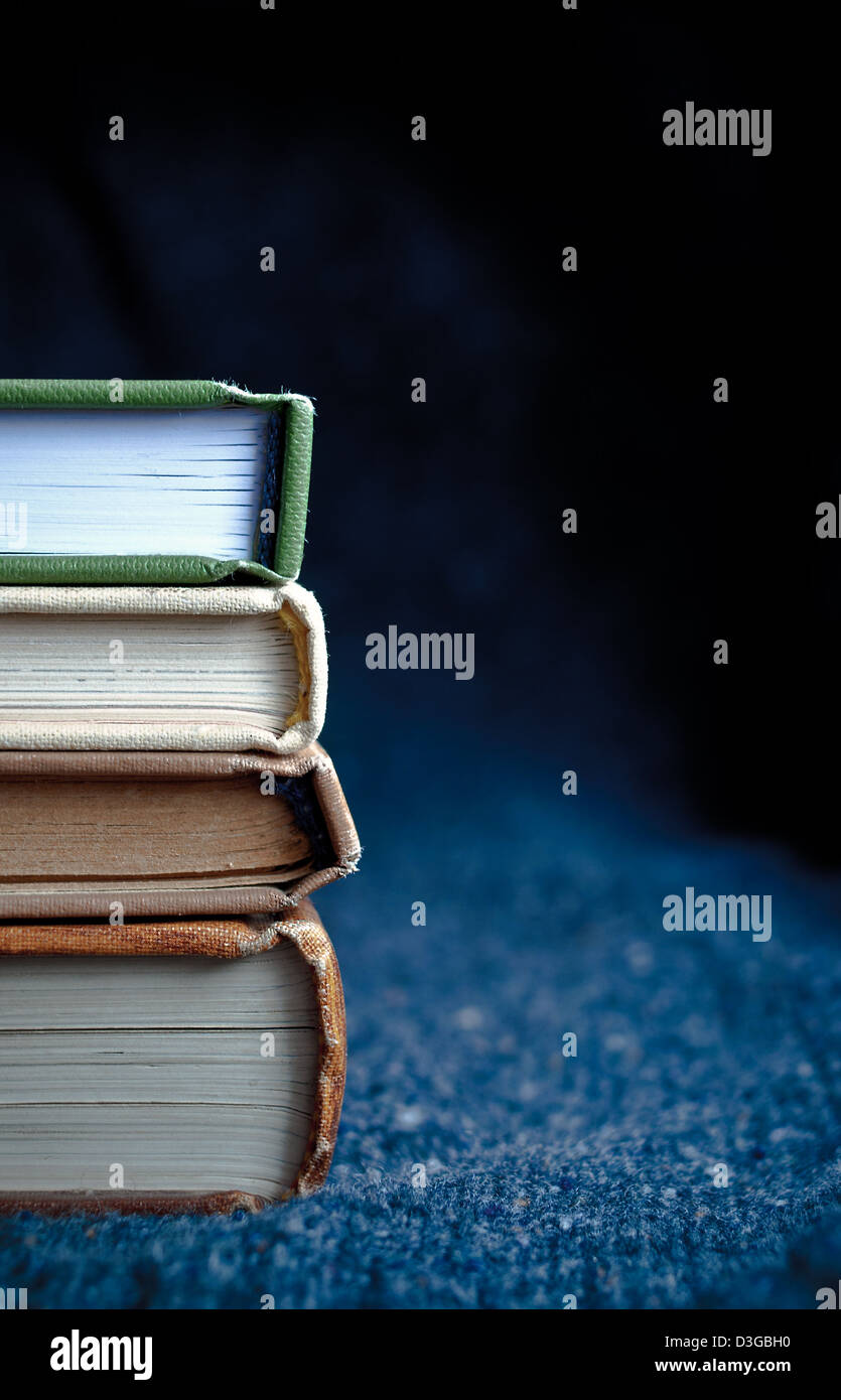 Book pile hi-res stock photography and images - Alamy