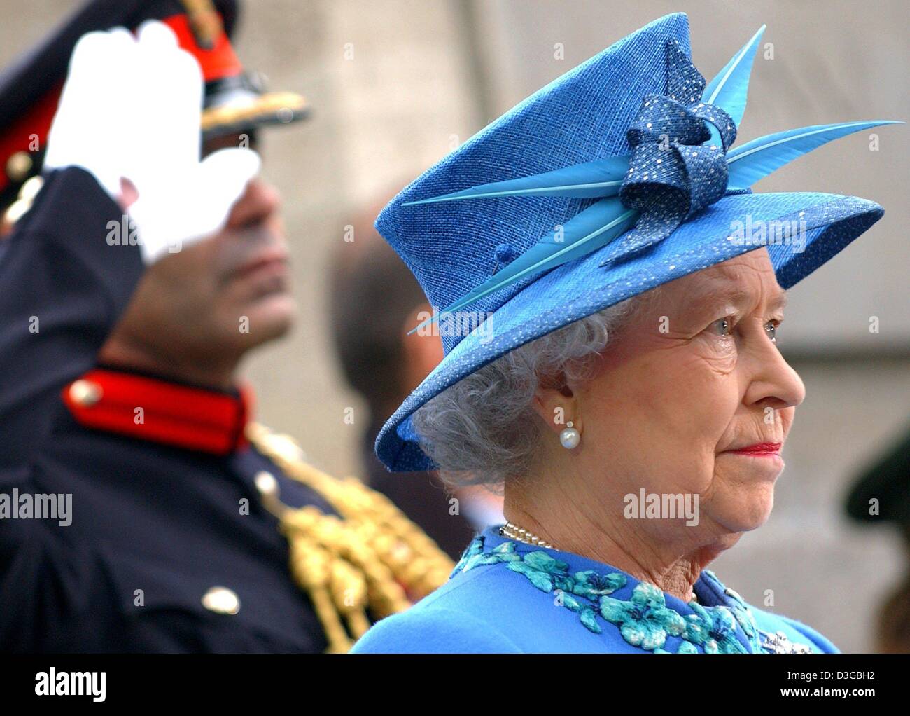 Britain india soldier profile hi-res stock photography and images - Alamy