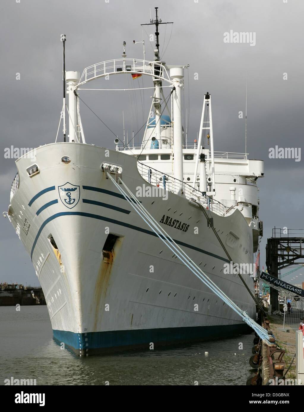 (dpa) - The photo shows the 159-metre-long hospital ship 'Anastasis ...