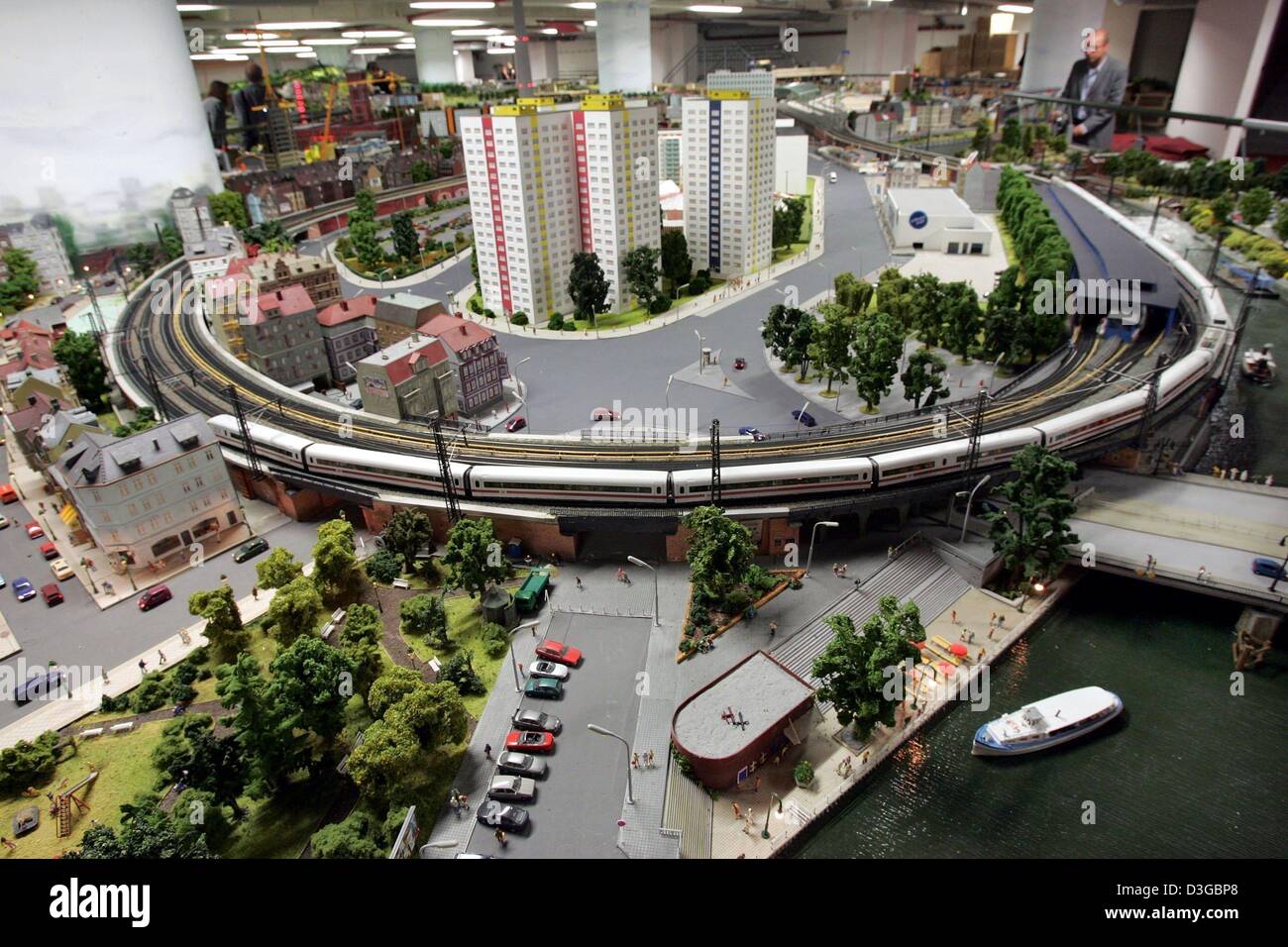 Zoo train station hi-res stock photography and images - Alamy