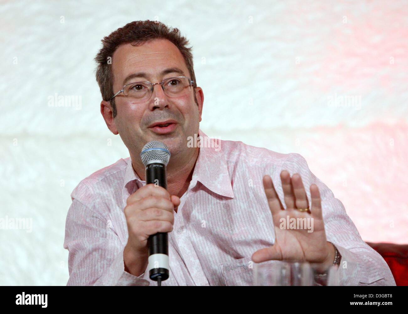 World premiere 2002 hi-res stock photography and images - Alamy