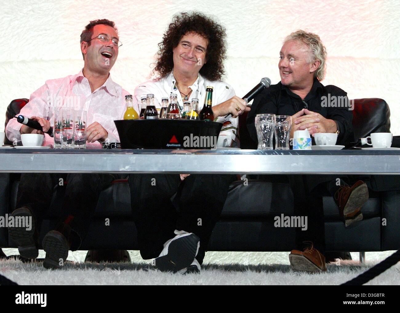 Group smile brian may hi-res stock photography and images - Alamy