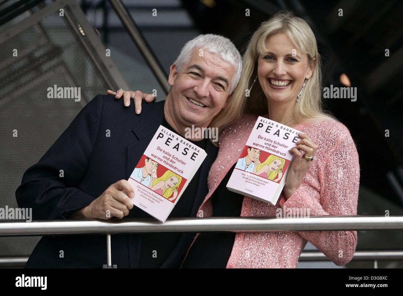 (dpa) - US communication trainers and best-selling authors Barbara and ...
