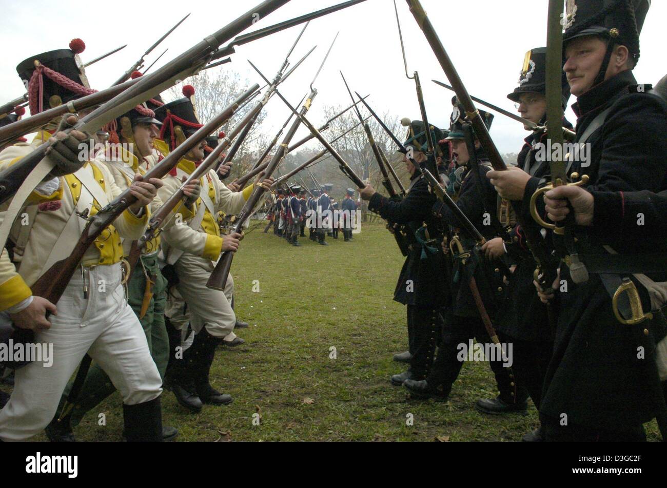(dpa) - Wearing historical uniforms and weapons Saxonian soldiers (L ...