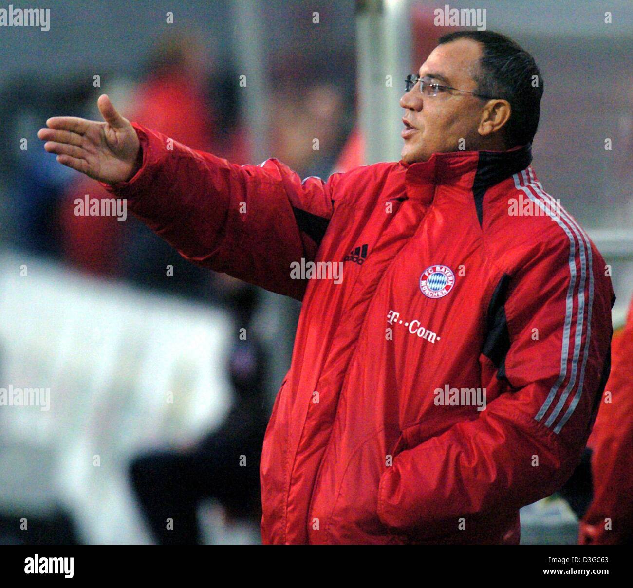 (dpa) - Felix Magath, soccer coach of Bundesliga club FC Bayern Munich ...