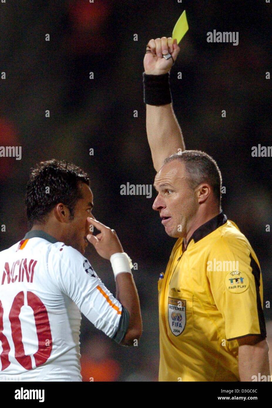 French referee hi-res stock photography and images - Alamy