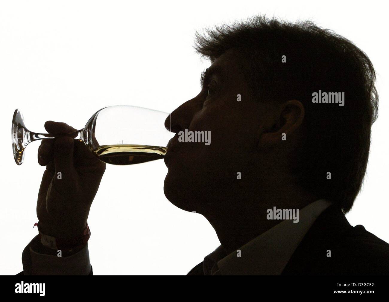 (dpa files) - Wine expert Peter Zillinger tastes a glass of Chardonnay ...