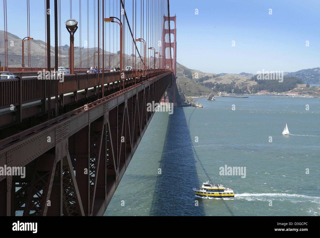 (dpa) - View of the world famous Golden Gate Bridge in the northern ...