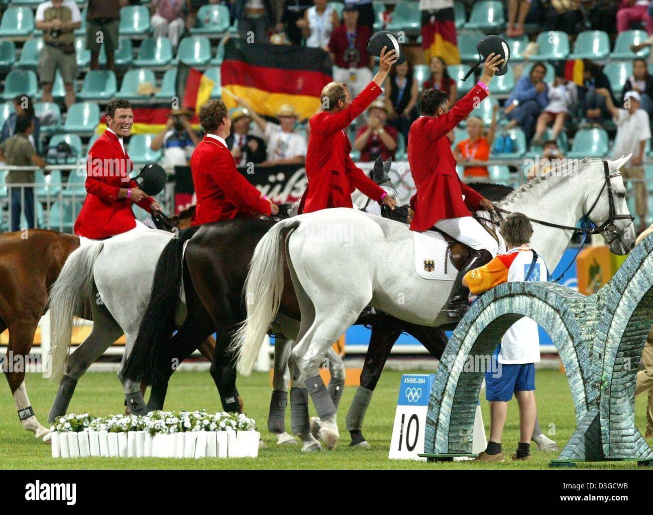 (dpa files) - The German showjumping team, (from L:) Otto Becker on ...