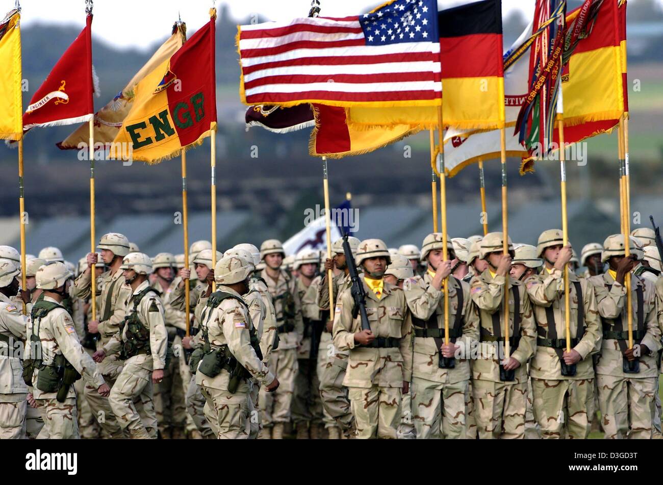 (dpa) - Soldiers of the 1st Armored Division present different flags ...
