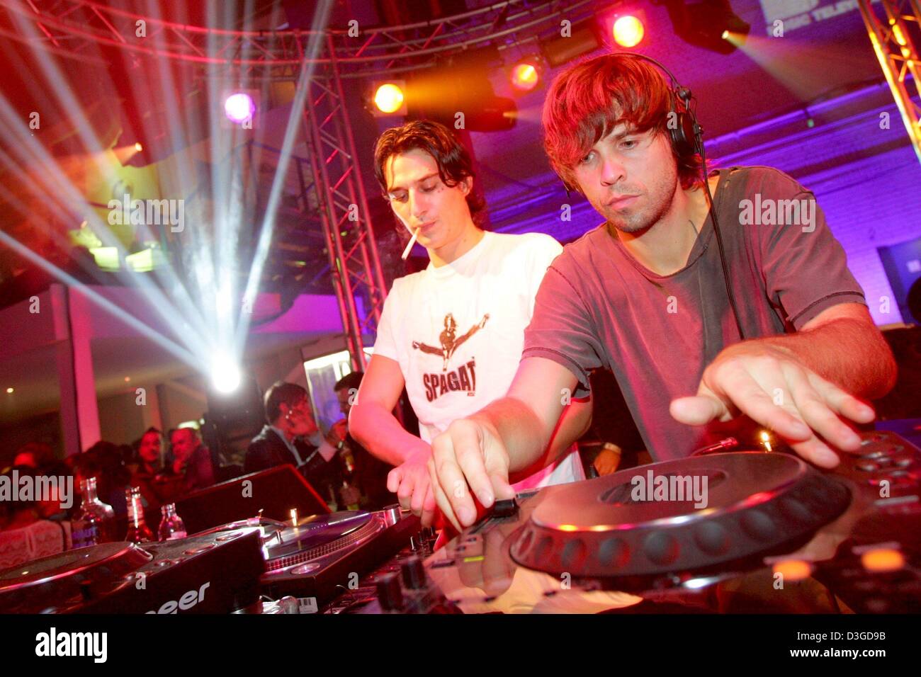 Mtv show party hi-res stock photography and images - Alamy