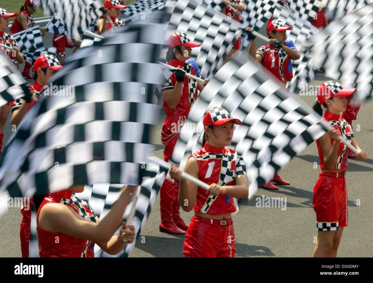 (dpa) - Chinese youngsters wearing colourful costumes wave flags during ...