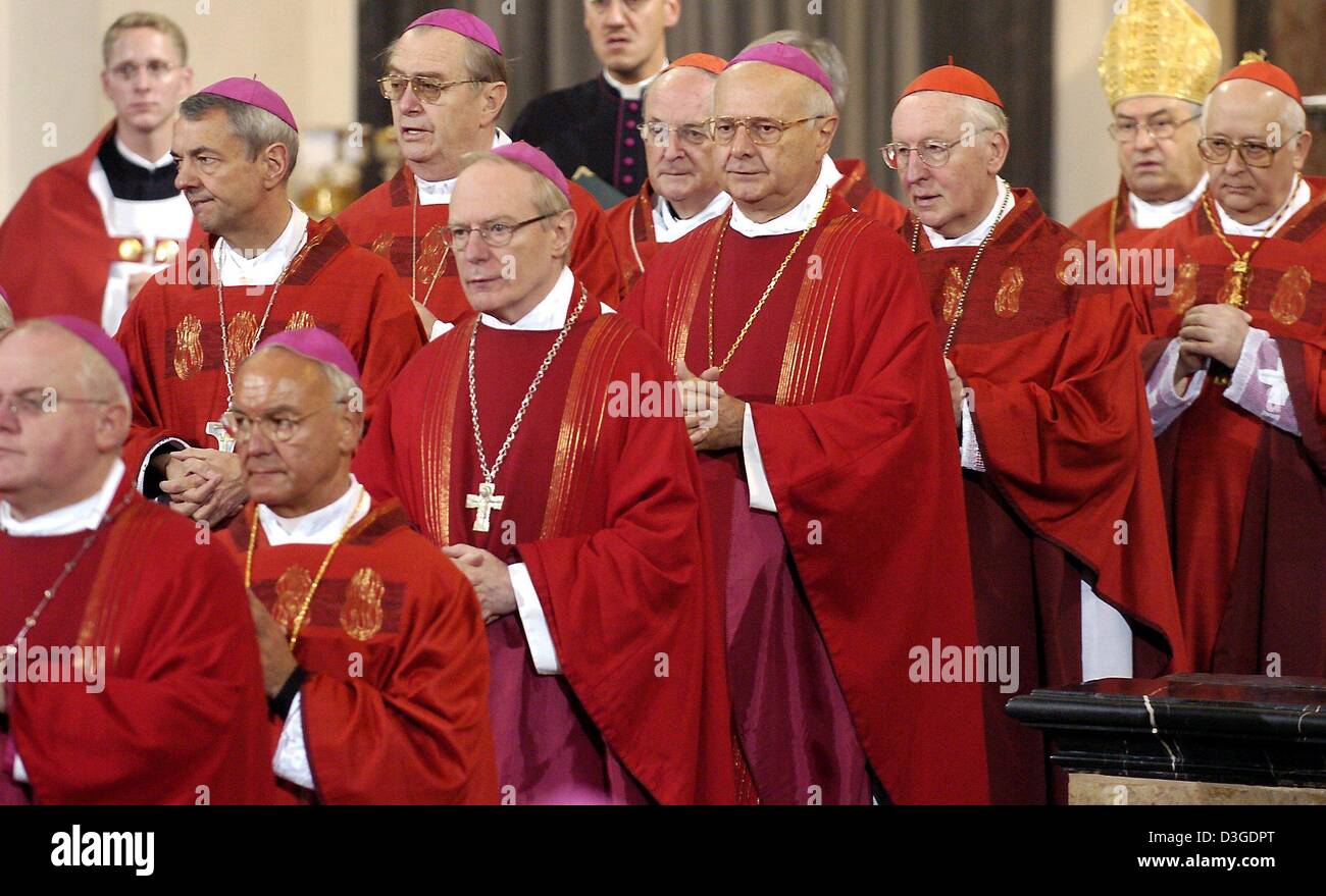 (dpa) - Bishops with folded hands exit the opening service of the ...