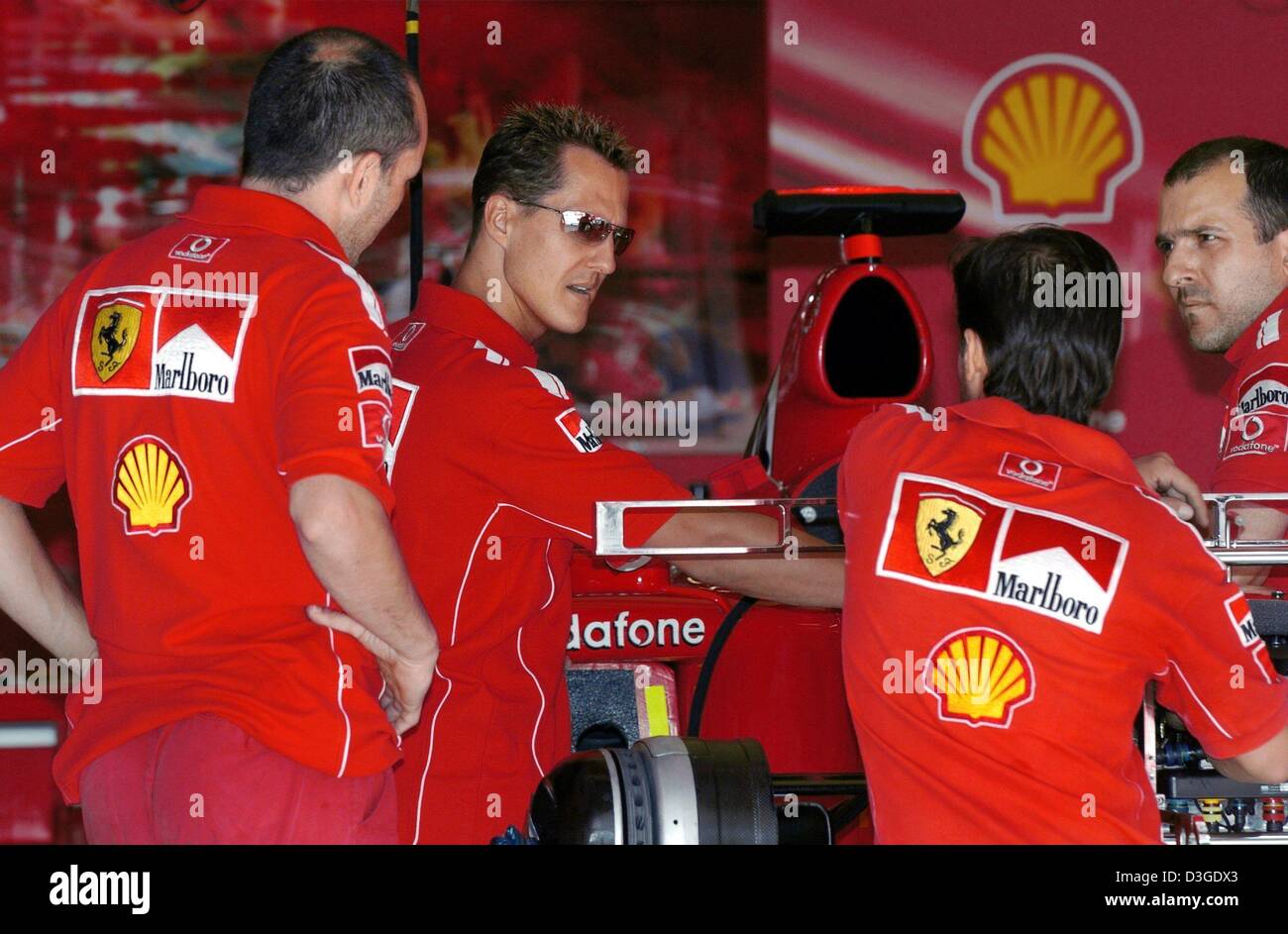 (dpa) - German formula one driver Michael Schumacher (2nd from L) talks ...