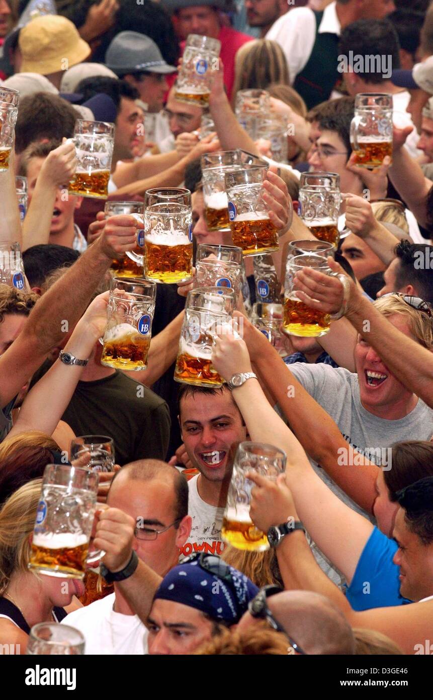 Double pints hi-res stock photography and images - Alamy