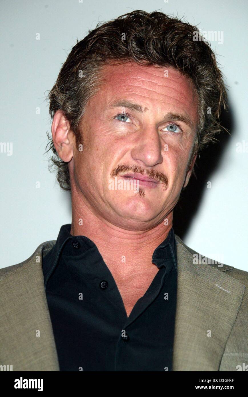 (dpa) - Actor Sean Penn presents his new movie 'The Assassination Of ...