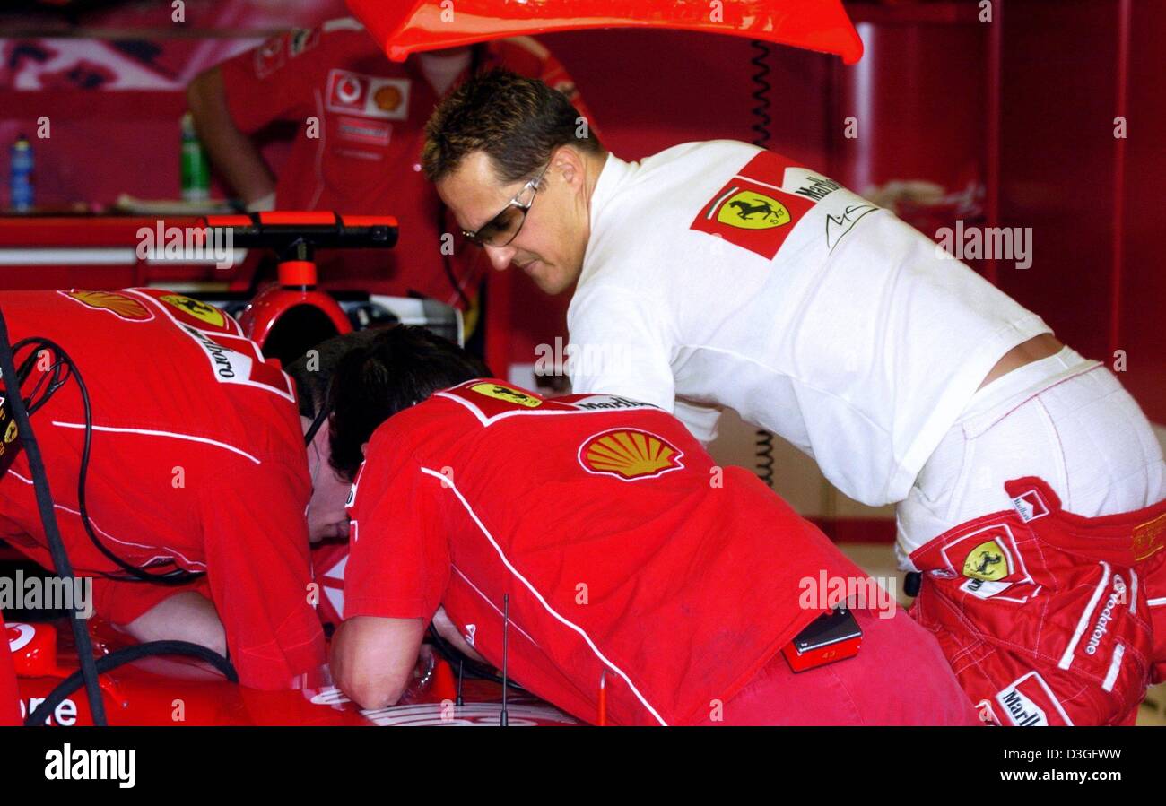 (dpa) - Seven time formula one world champion Michael Schumacher (R ...