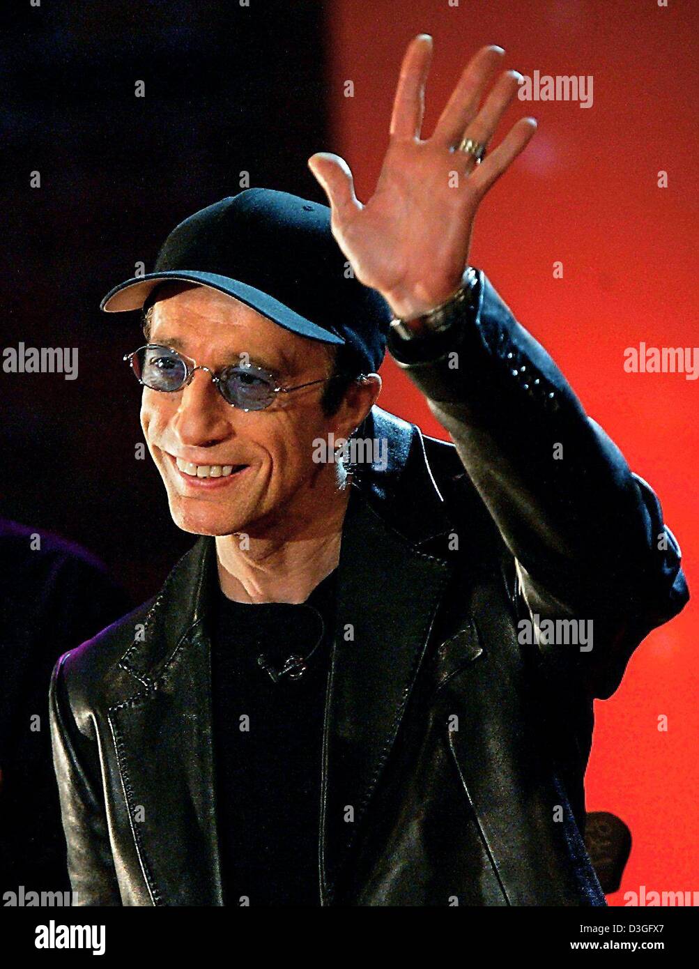 (dpa) - Singer Robin Gibb, who became famous as part of the trio 'Bee ...