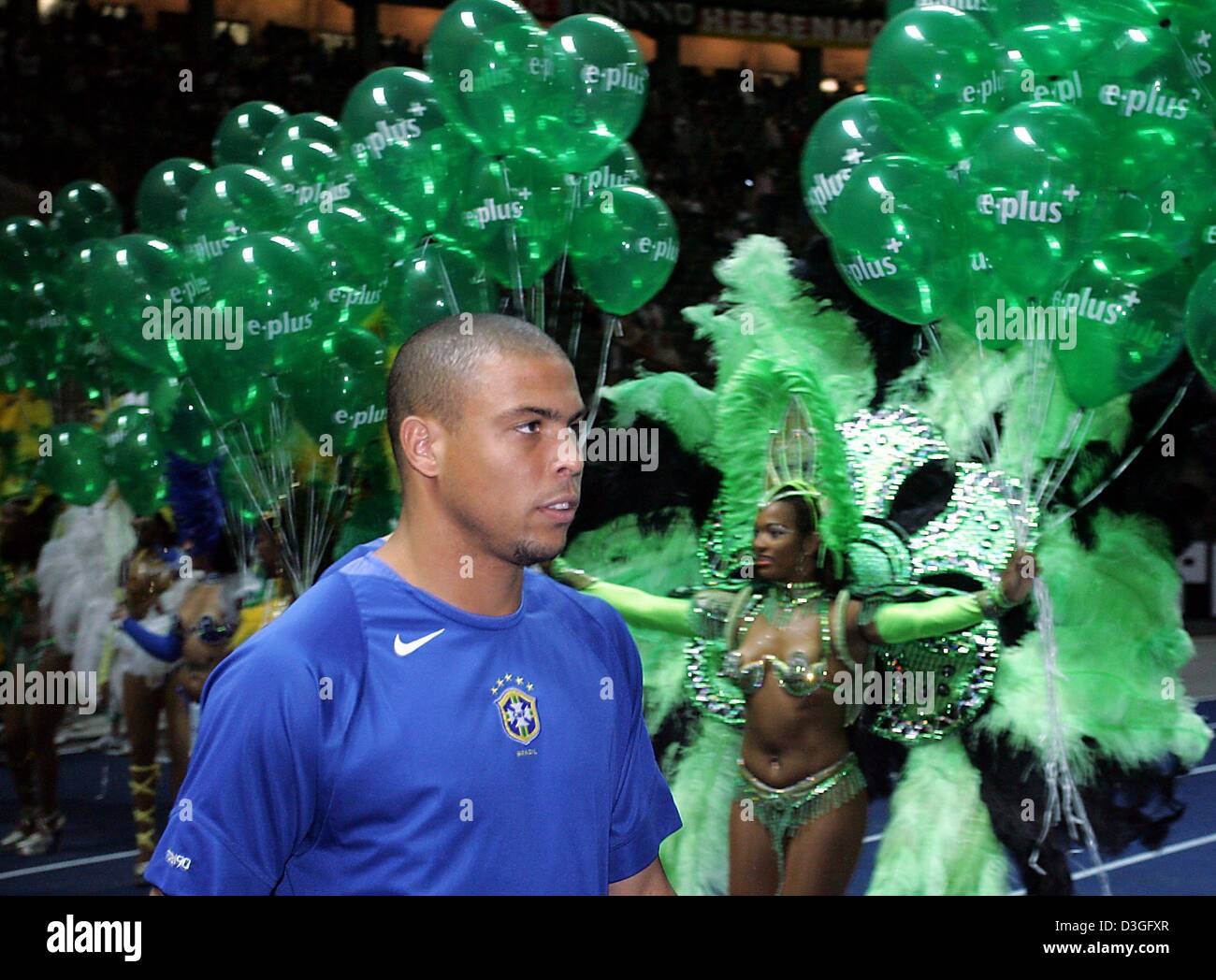 (dpa) - Brazil's soccer star Ronaldo walks by a group of Brazilian ...