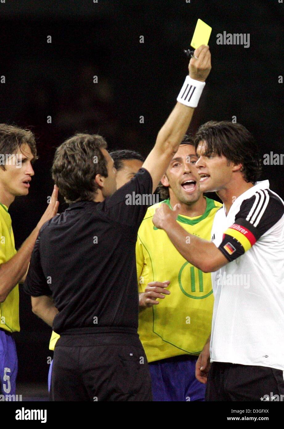 Sports spo soccer gesture referee argument germany hi-res stock ...