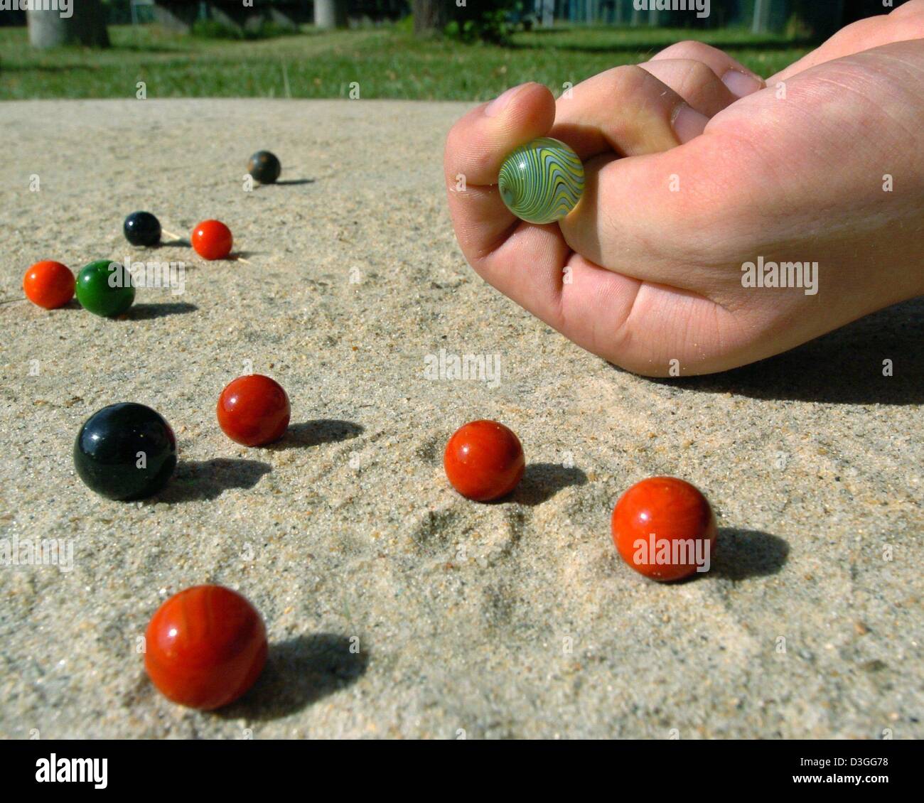 Sports spo games marbles murmeln tossing snipping germany hi-res stock ...
