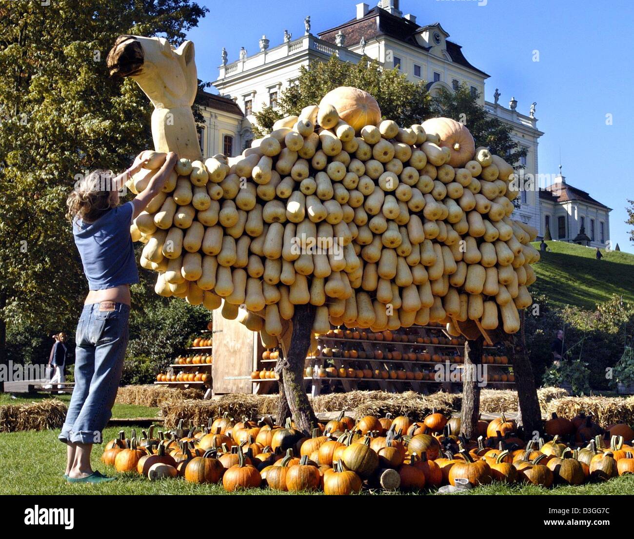 Human shaped dummy hi-res stock photography and images - Alamy