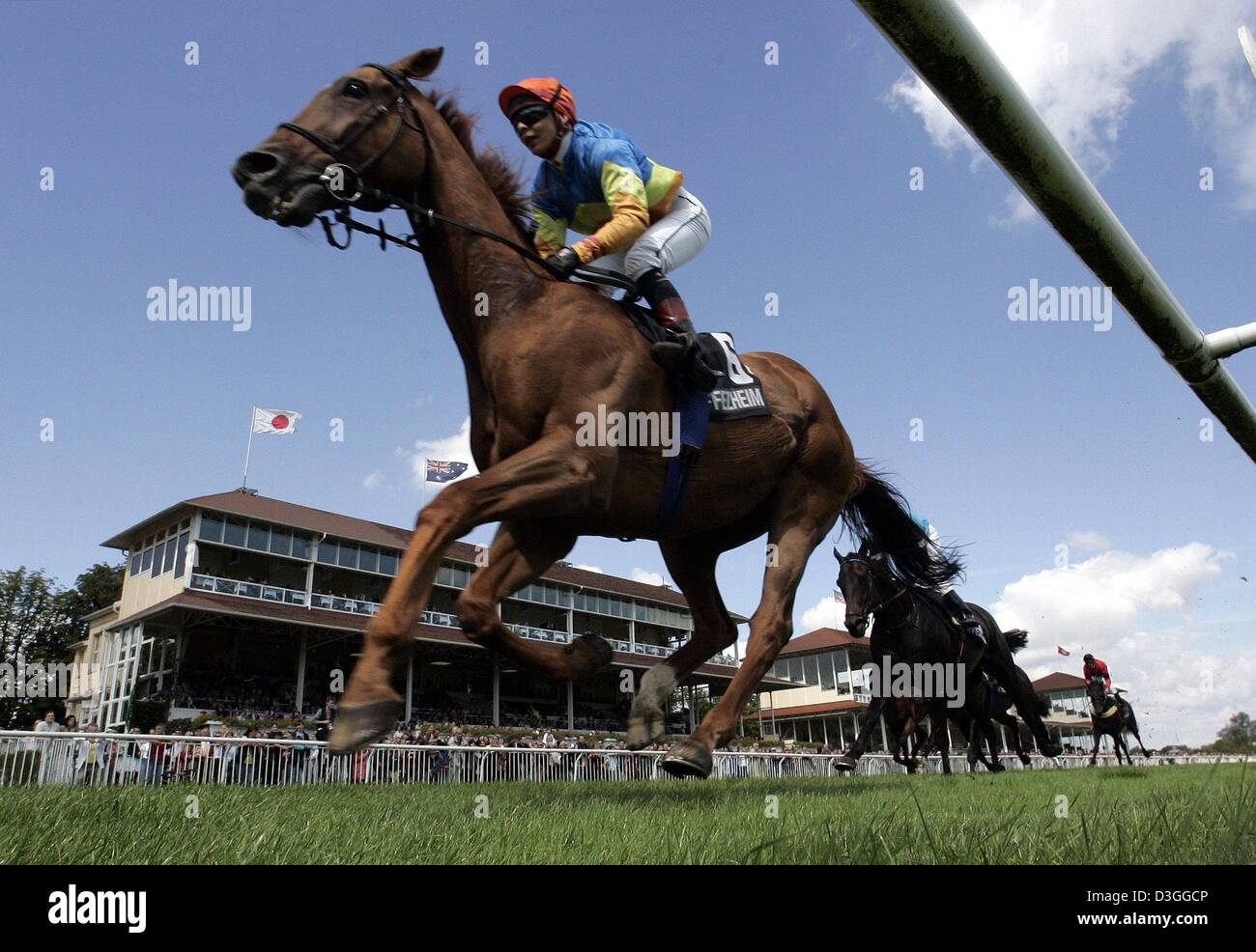 Group 6 racing hi-res stock photography and images - Alamy