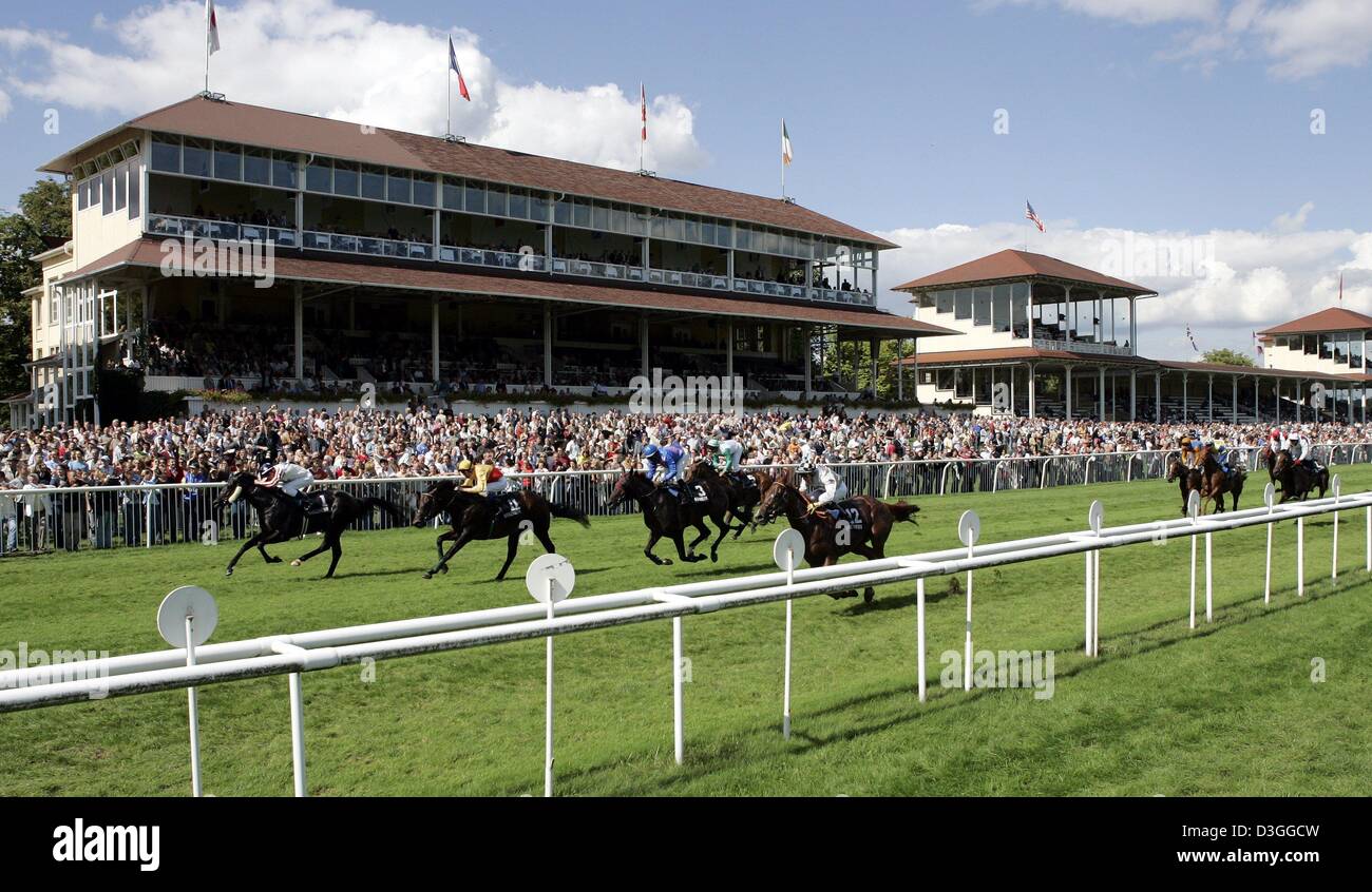 Group 6 racing hi-res stock photography and images - Alamy