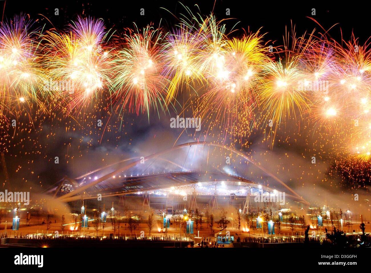 Athens olympic games 2004 closing ceremony hi-res stock photography and ...