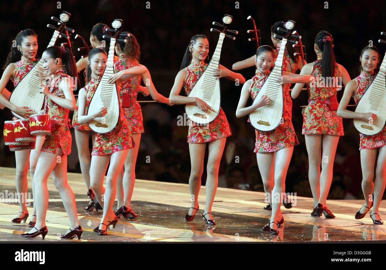 (dpa) - Chinese women playing traditional instruments from their ...