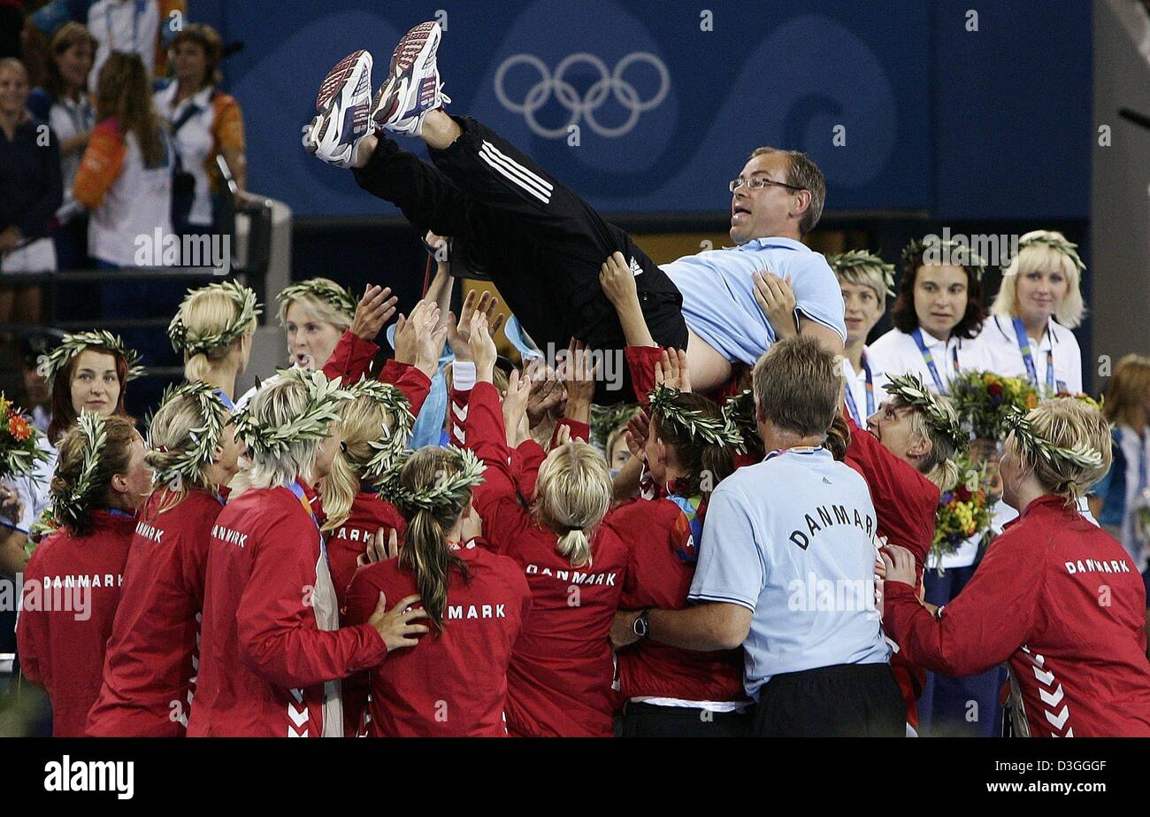 (dpa) - Danish players celebrate their coach Jan Pytlick after the team ...
