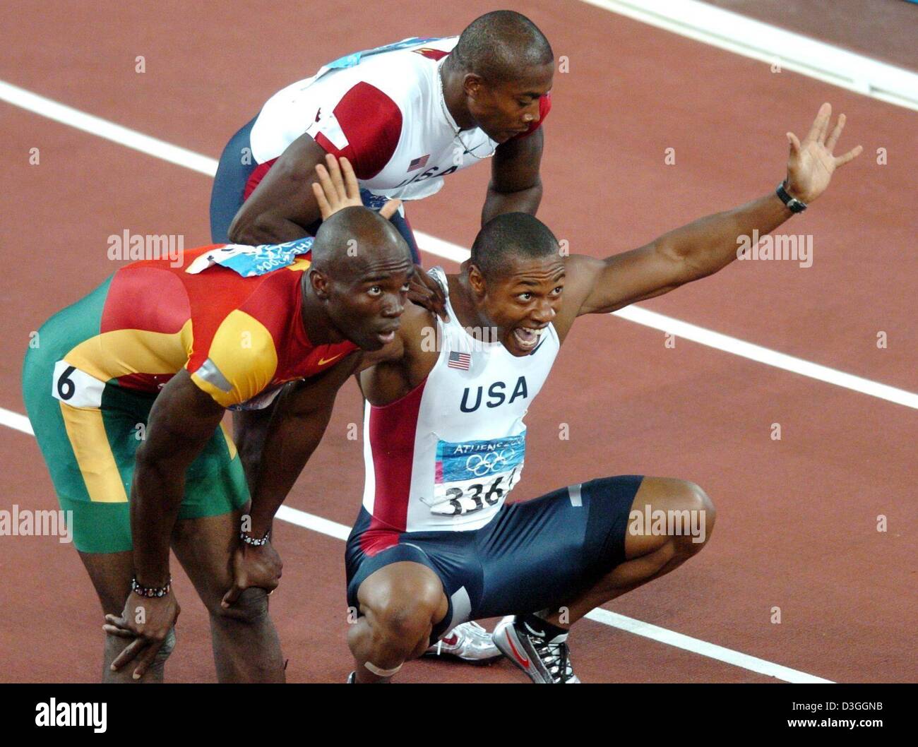 (dpa) - US sprinter Bernhard Williams (squatting) smiles and reacts ...
