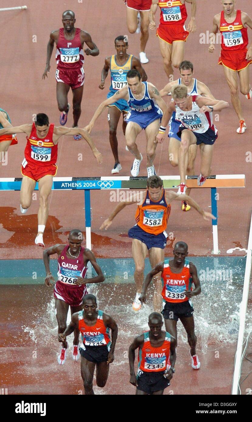 Runners in the mens 3000m steeplechase final hi-res stock photography ...