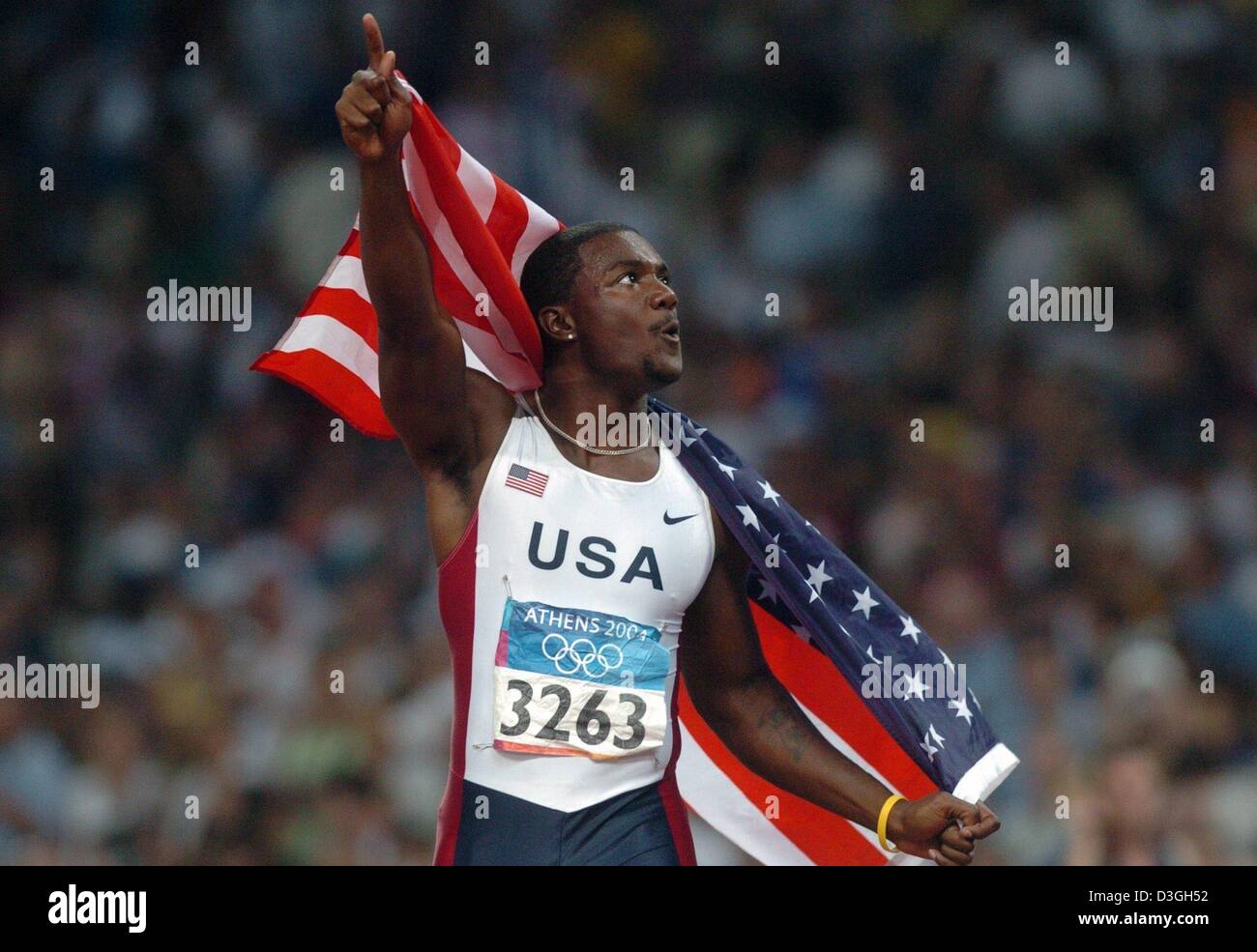 (dpa) - US sprinter Justin Gatlin celebrates with the US flag after ...