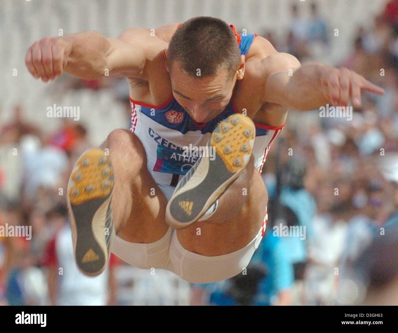 (dpa) - Czech athlete Roman Sebrle during his Long Jump attempt in the ...