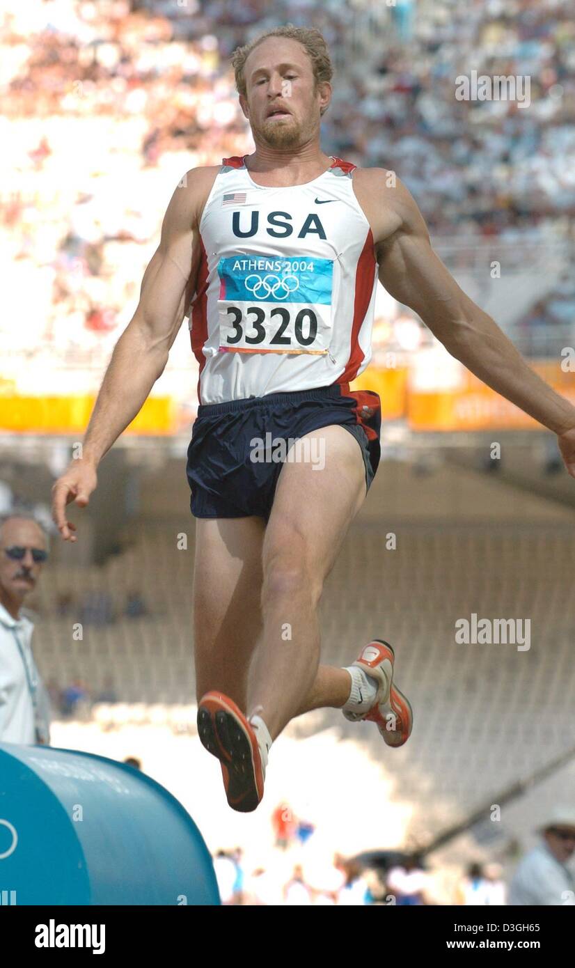 (dpa) - Tom Pappas of the USA at his Long Jump attempt in the Men's ...