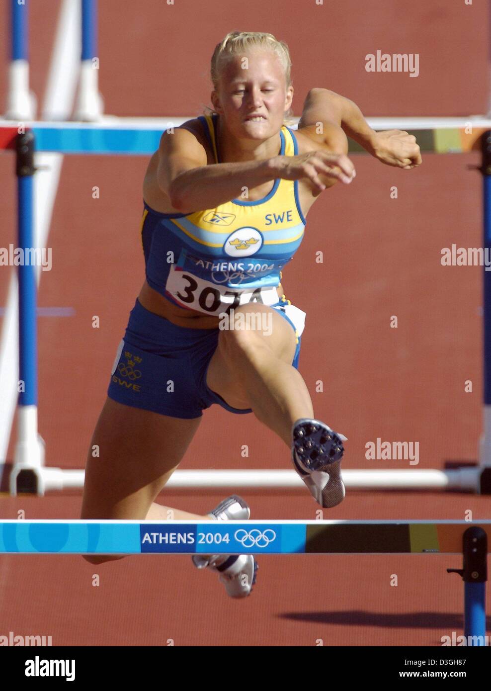 (dpa) - Heptathlon world champion Carolina Kluft of Sweden takes a ...