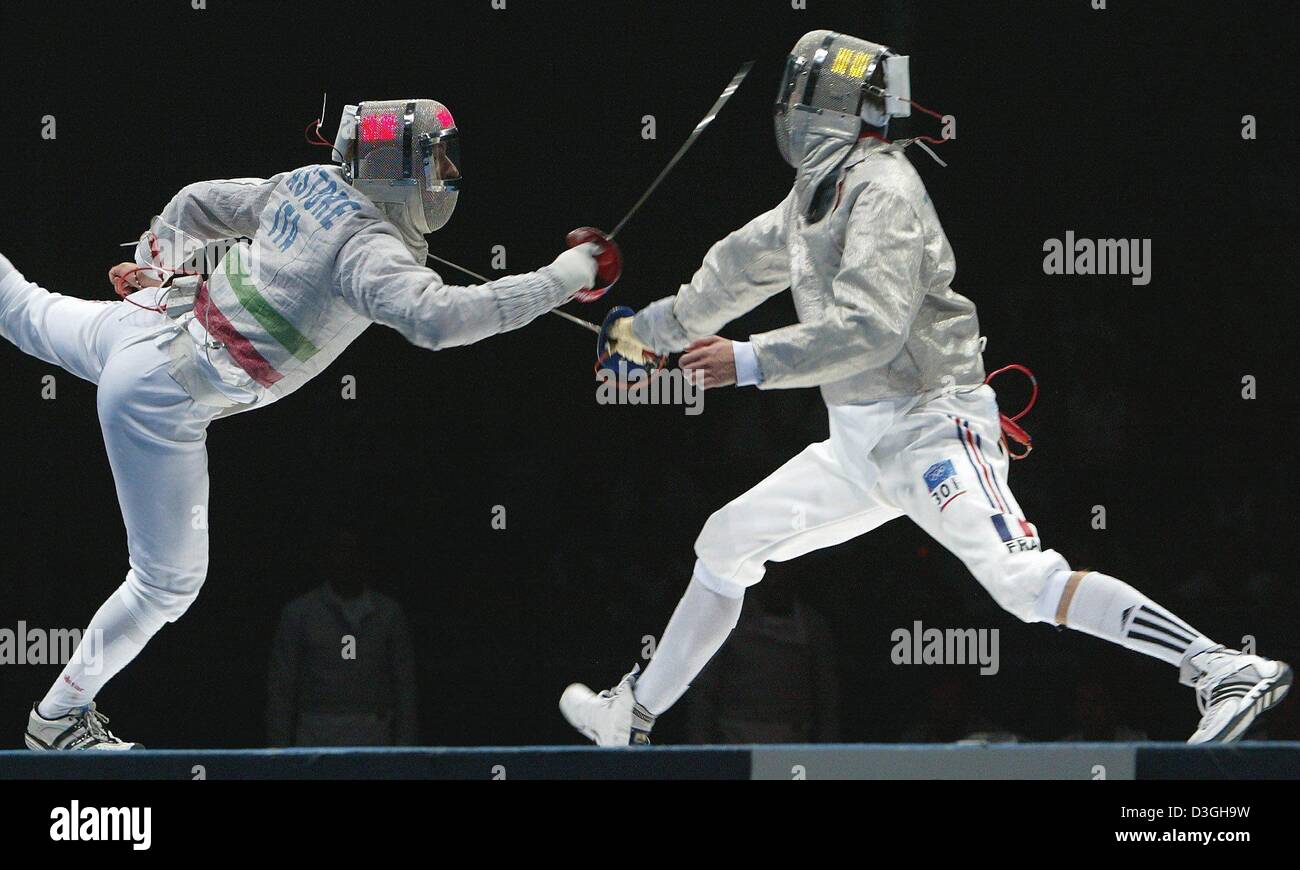 (dpa) - Italian fencer Aldo Montano (L) faces French fencer Damien ...