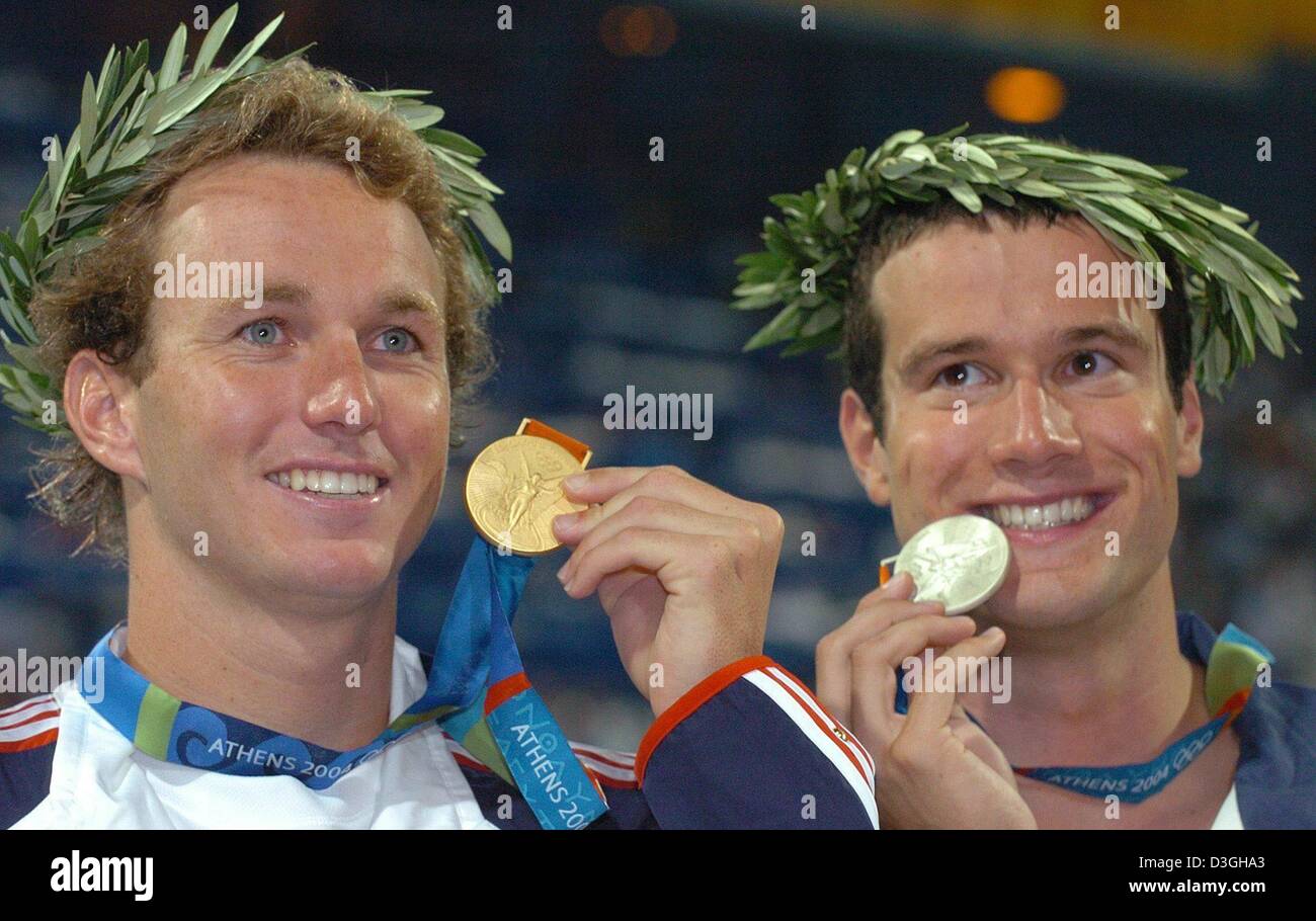 (dpa) - (from L:) Aaron Peirsol from the USA shows his gold medal next ...