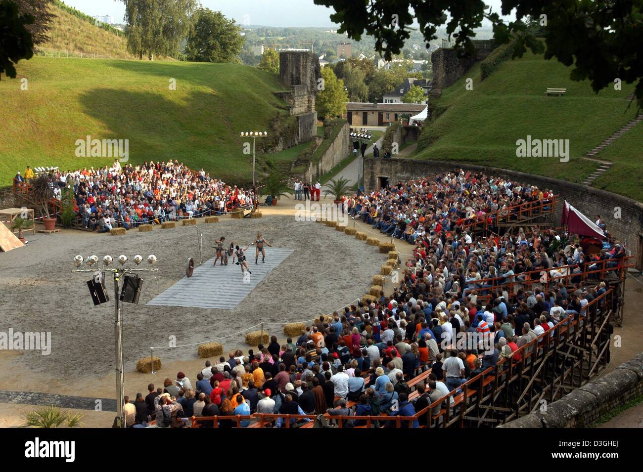 dpa-a-group-of-actors-c-dressed-as-gladiators-stage-a-fight-in