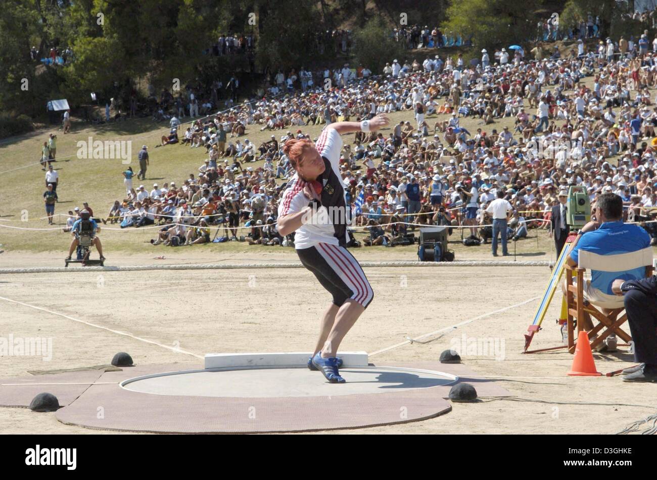 Shot put throw hi-res stock photography and images - Alamy