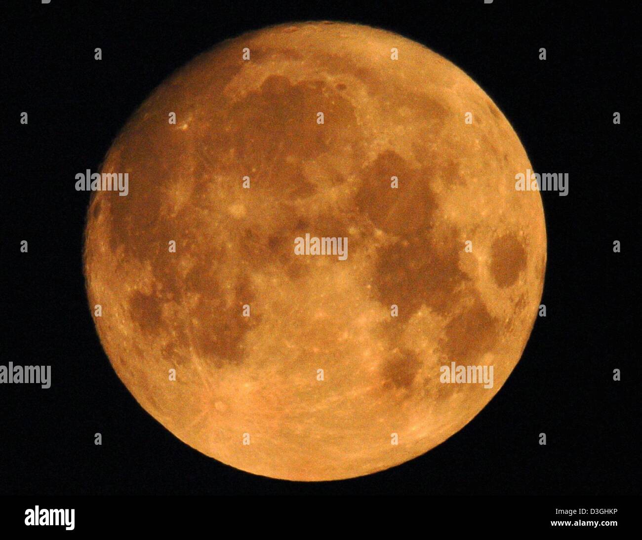 (dpa) - Full moon above Cologne, 30 July 2004 Stock Photo - Alamy