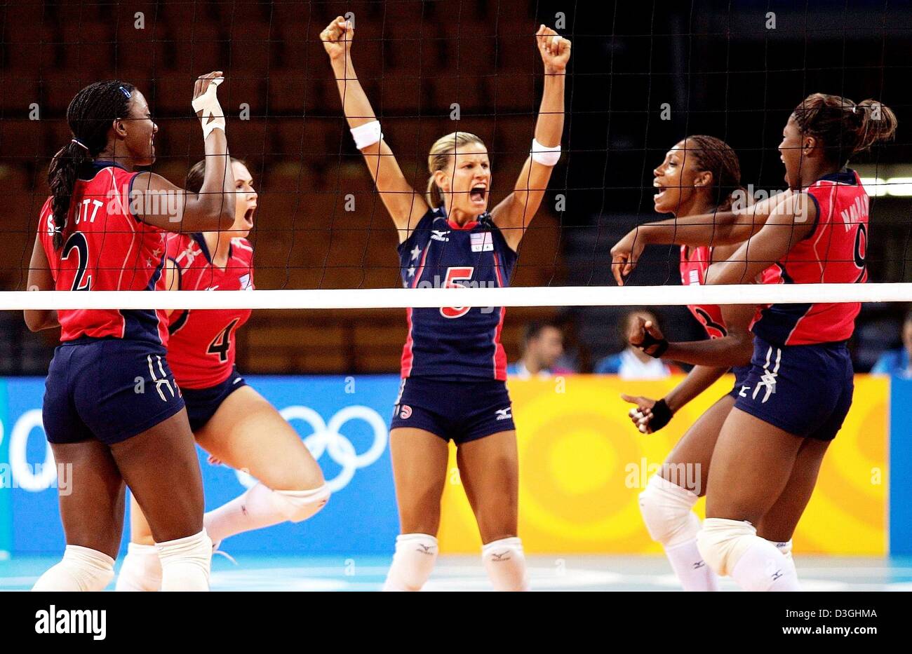 (dpa) - The US volleyball players (from L:) Danielle Scott, Lindsey ...