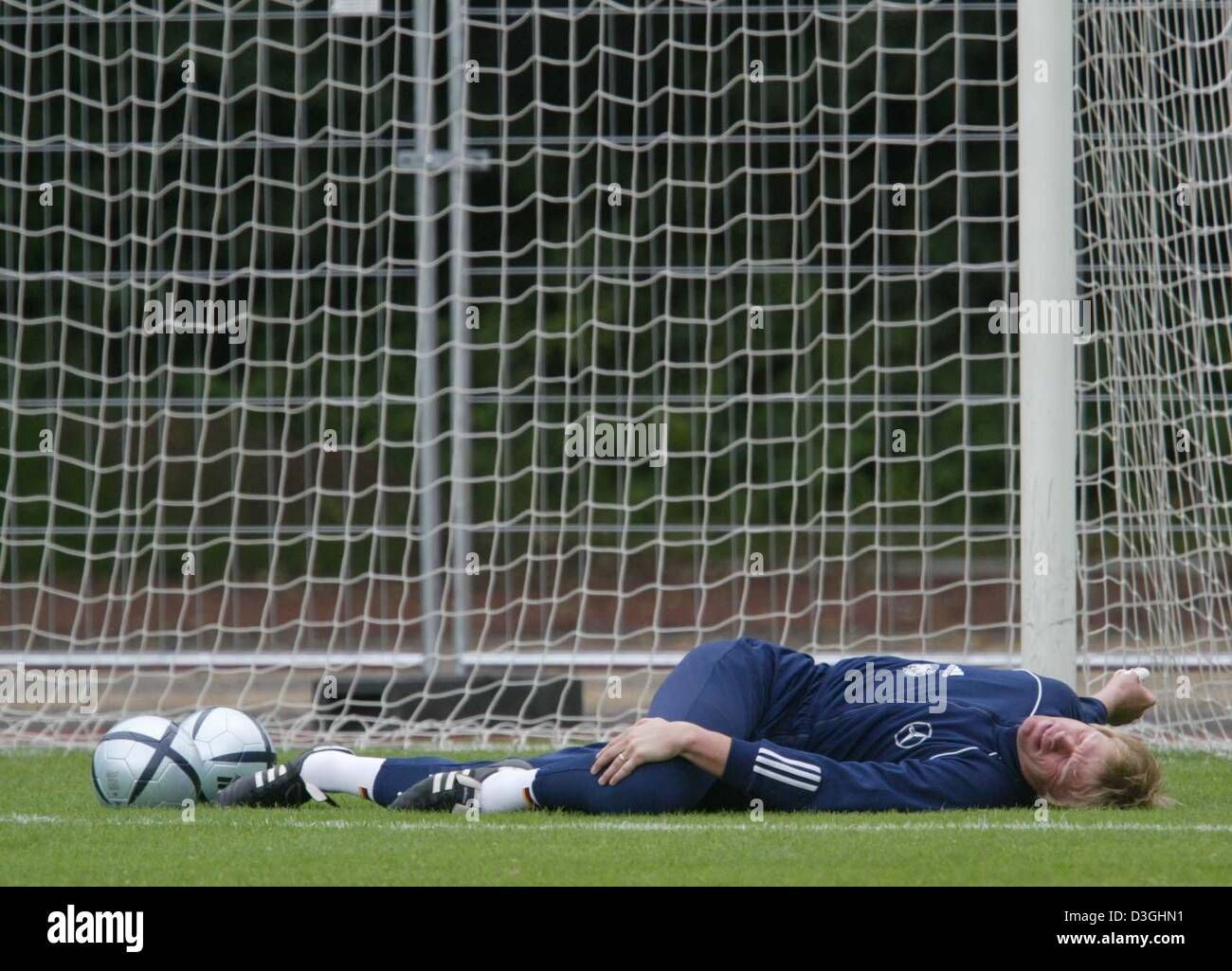 (dpa) - Goalkeeper Oliver Kahn lies on the ground and conducts ...